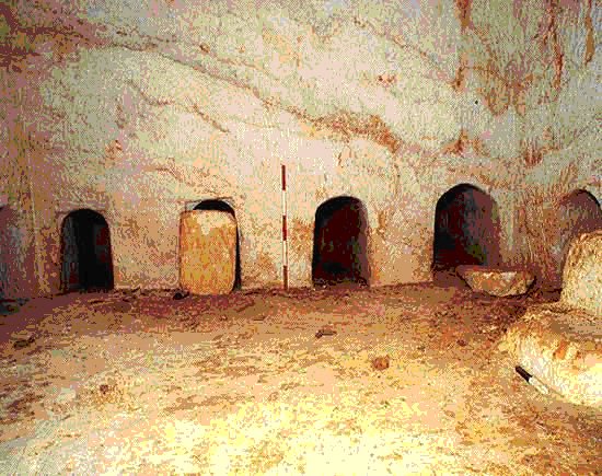 Round or Square: The Controversy Over Jesus' Tomb - flyingeaglepublications